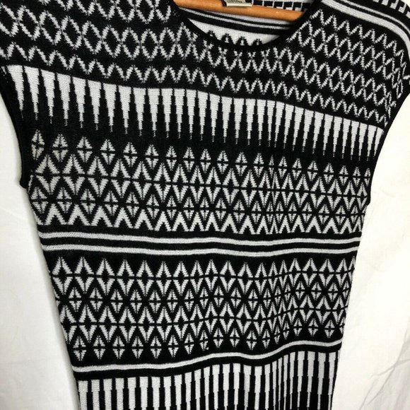 Max Studio | Dresses | Max Studio Black And White Stretch Knit ...
